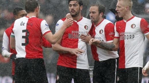Com golaço de Pellè, Feyenoord vira sobre o líder PSV