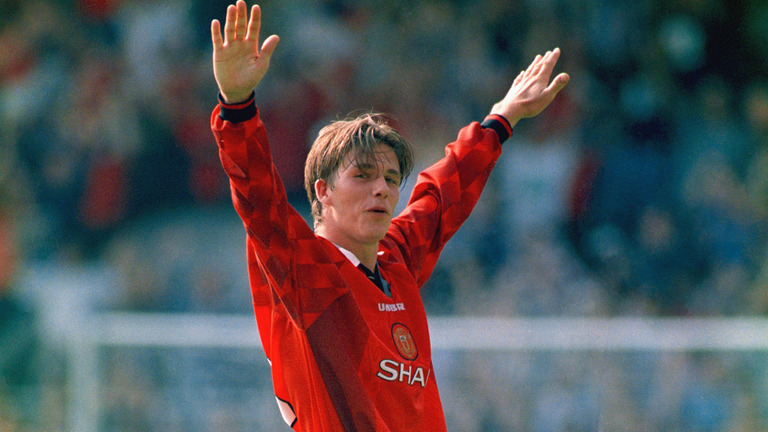 Há 20 anos, Beckham marcava o seu gol preferido: esse chute do meio ...