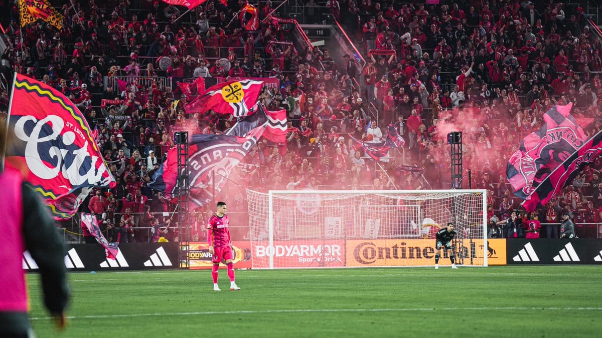 Berço do futebol nos EUA, St. Louis proporcionou uma grande atmosfera ...