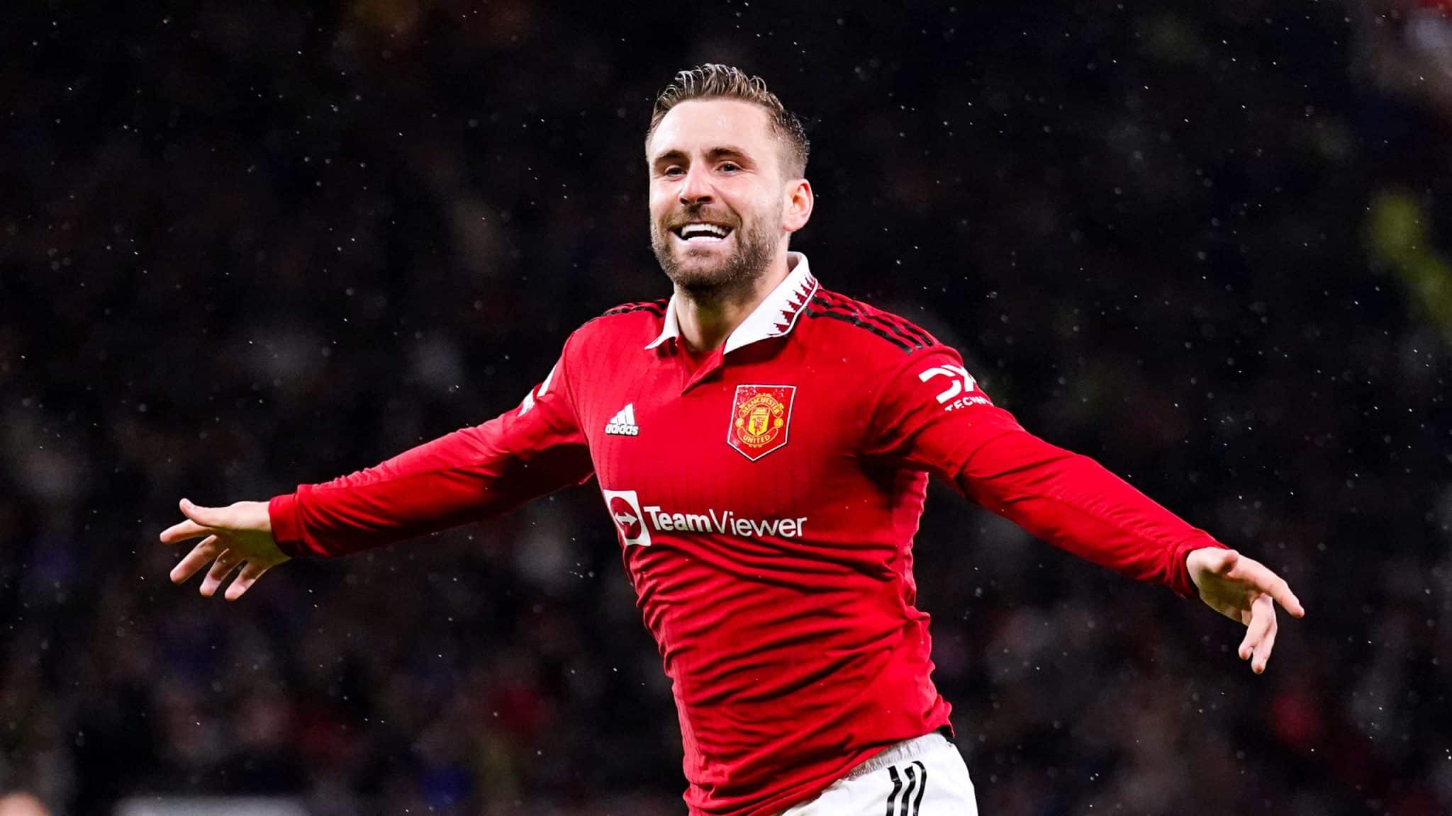 Luke Shaw saiu de contestado a importante e renova contrato com o ...