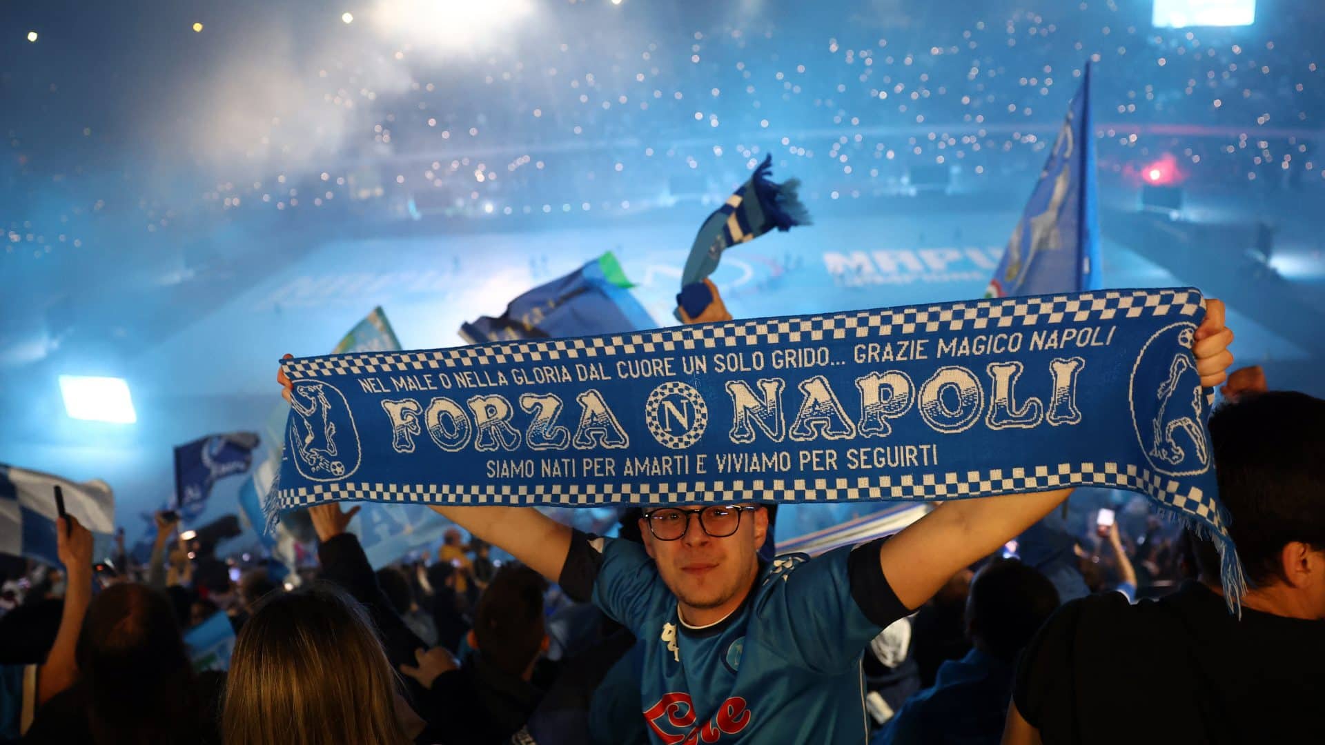 O grito saiu da garganta e, ao redor da Itália, a torcida do Napoli deu ...