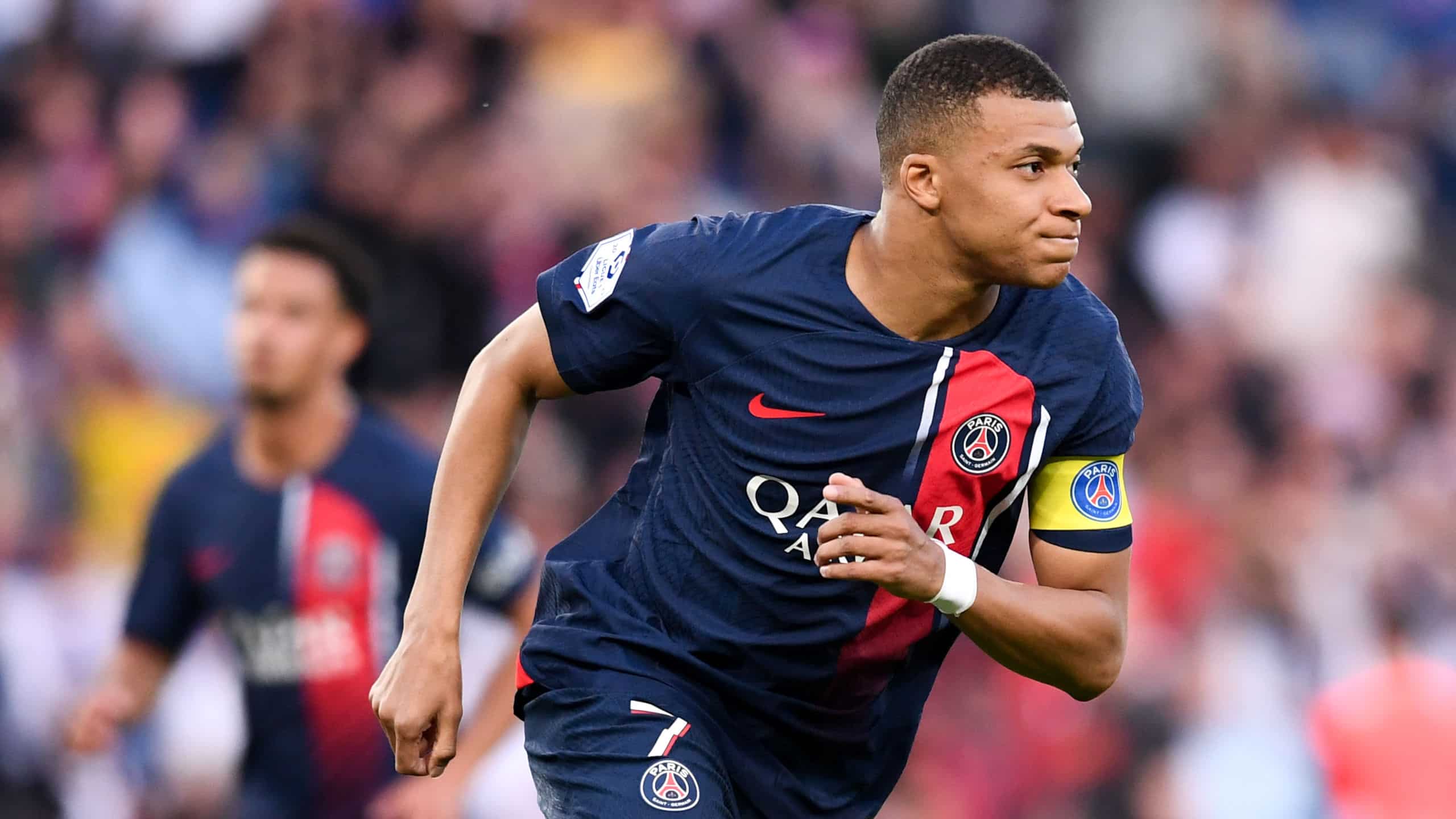 PSG dá ultimato para Mbappé decidir se renova ou sai do clube