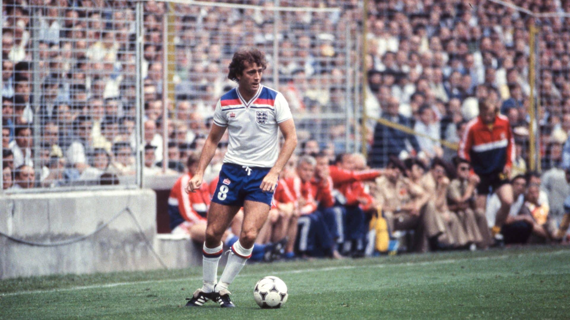 O adeus a Trevor Francis: o homem que deu uma Champions ao Nottingham ...