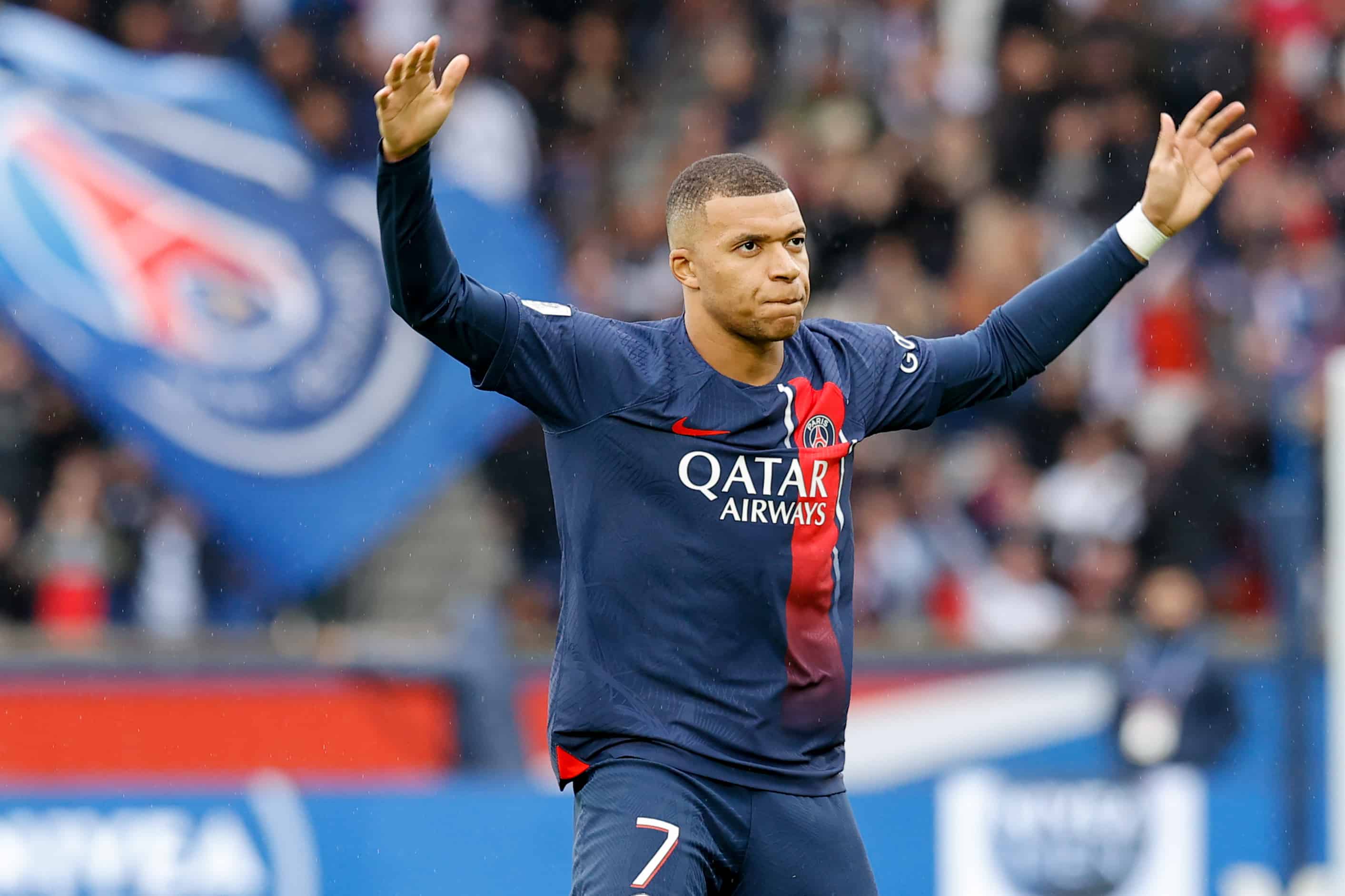 Mbappé desequilibra no "mistão" do PSG e devolve clube à liderança da ...