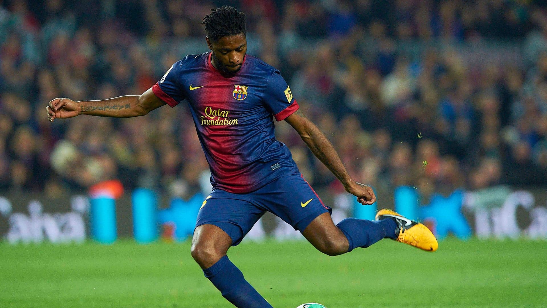 Alex Song (aquele mesmo) incrivelmente ainda jogava, mas anunciou a ...