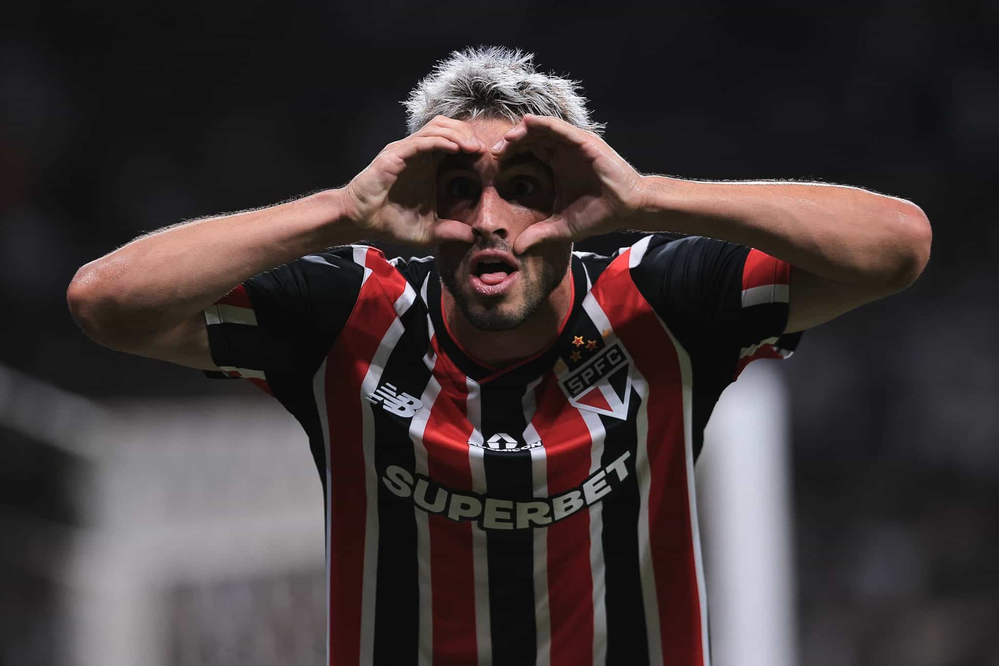 Em clássicos, o São Paulo pode confiar: toca no Calleri, que é (quase ...