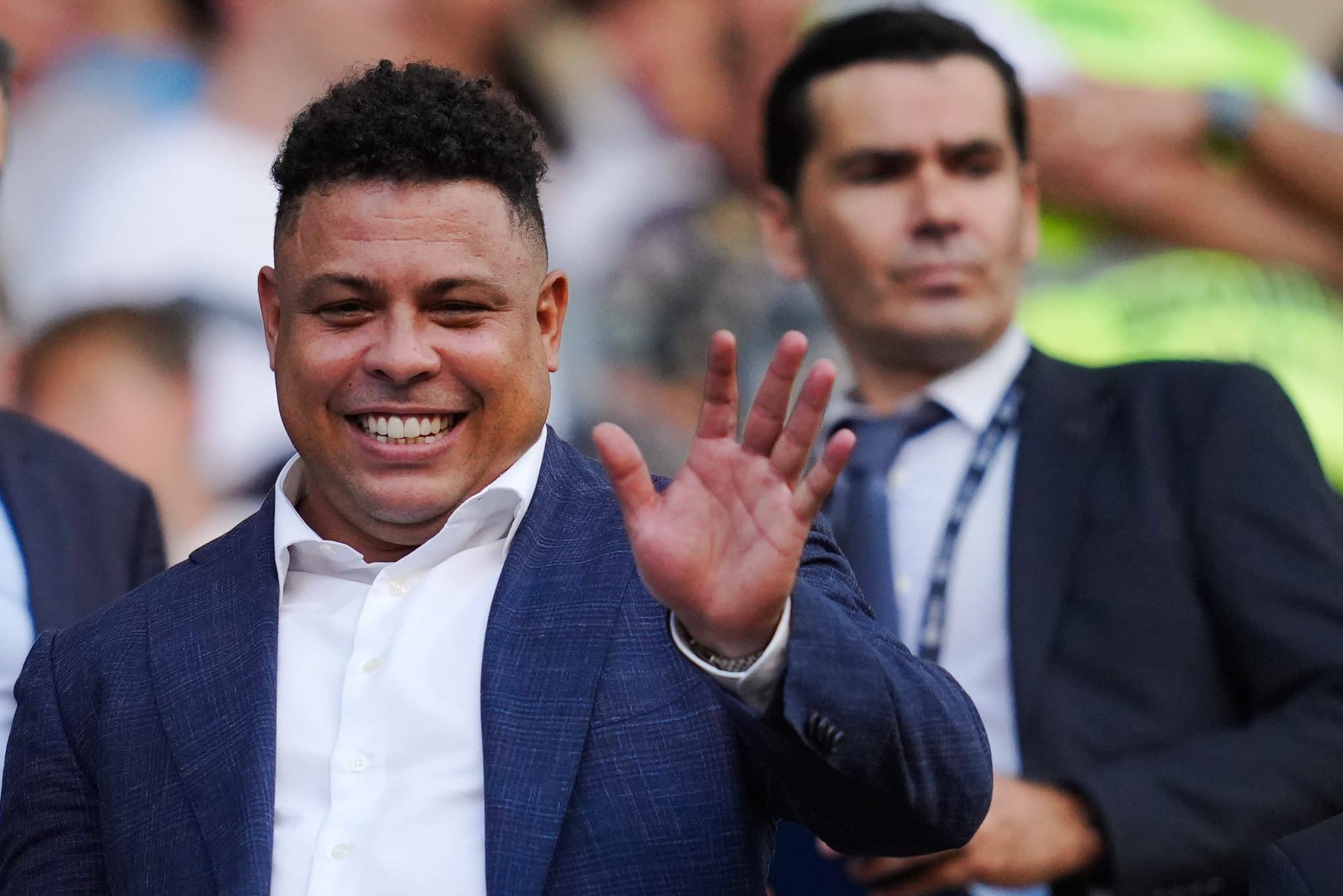 Ronaldo promete 2024 audacioso, mas Cruzeiro entrega vexames sistemáticos