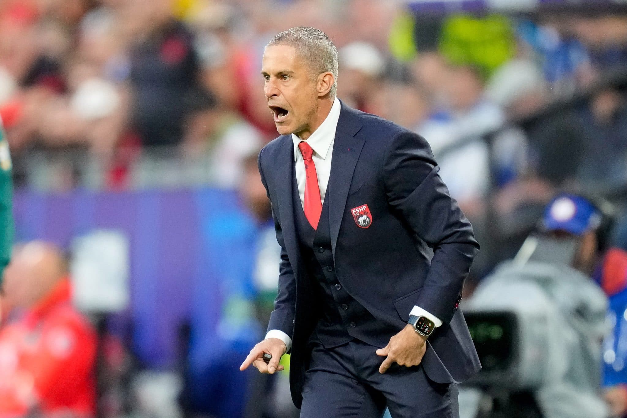 Mesmo derrotada, Albânia de Sylvinho faz história contra Itália na Euro