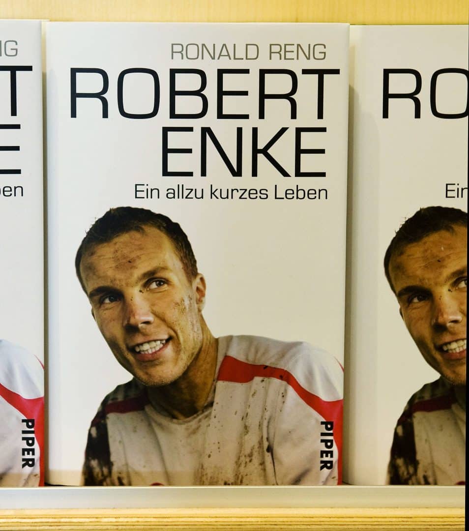15 anos anos depois, esposa de Robert Enke fala sobre morte do goleiro ...