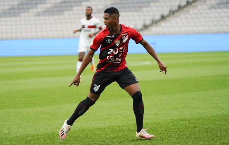 Quem é Abner, surpresa de Dorival na convocação da Seleção brasileira
