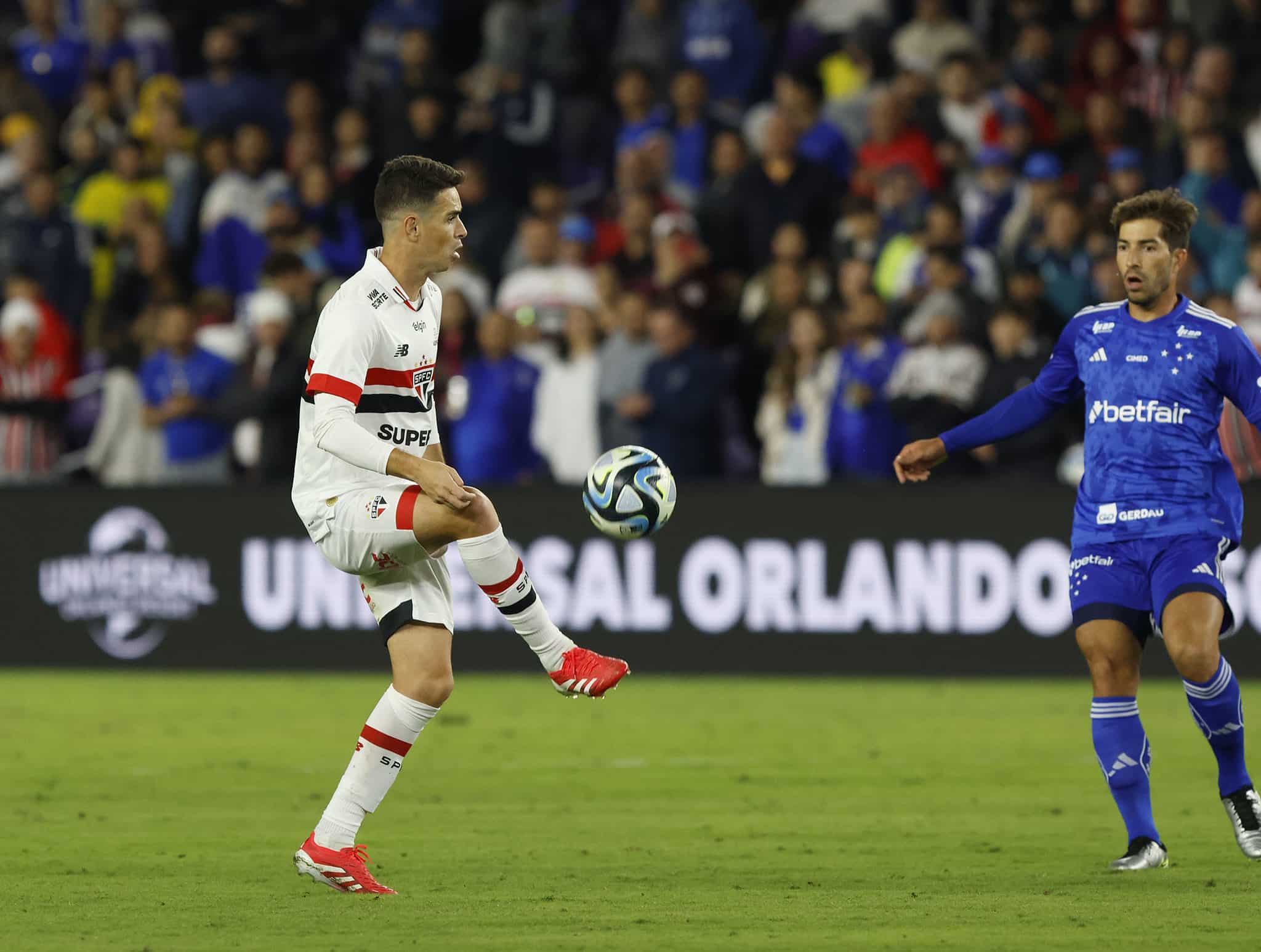 Em 45 minutos na estreia, Oscar já mostrou como pode ajudar o São Paulo