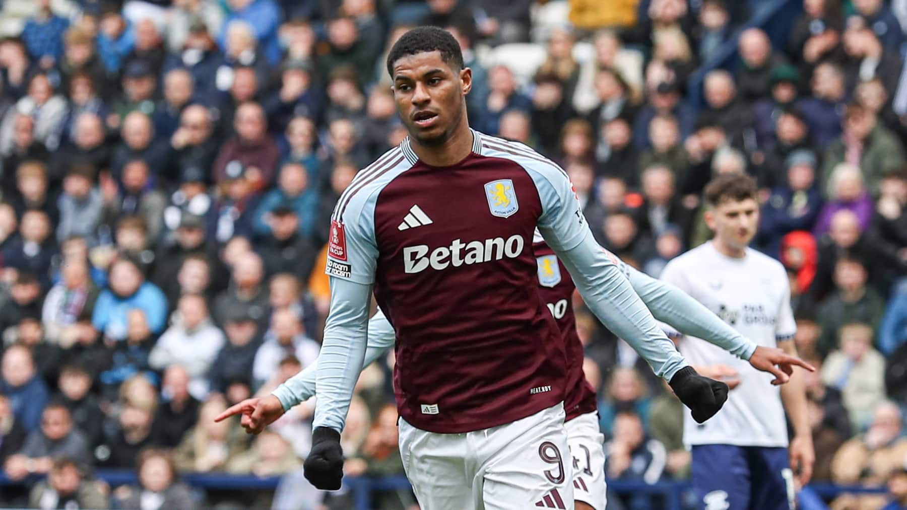 Mister Copas? Rashford aumenta marca e Aston Villa avança na Copa da ...