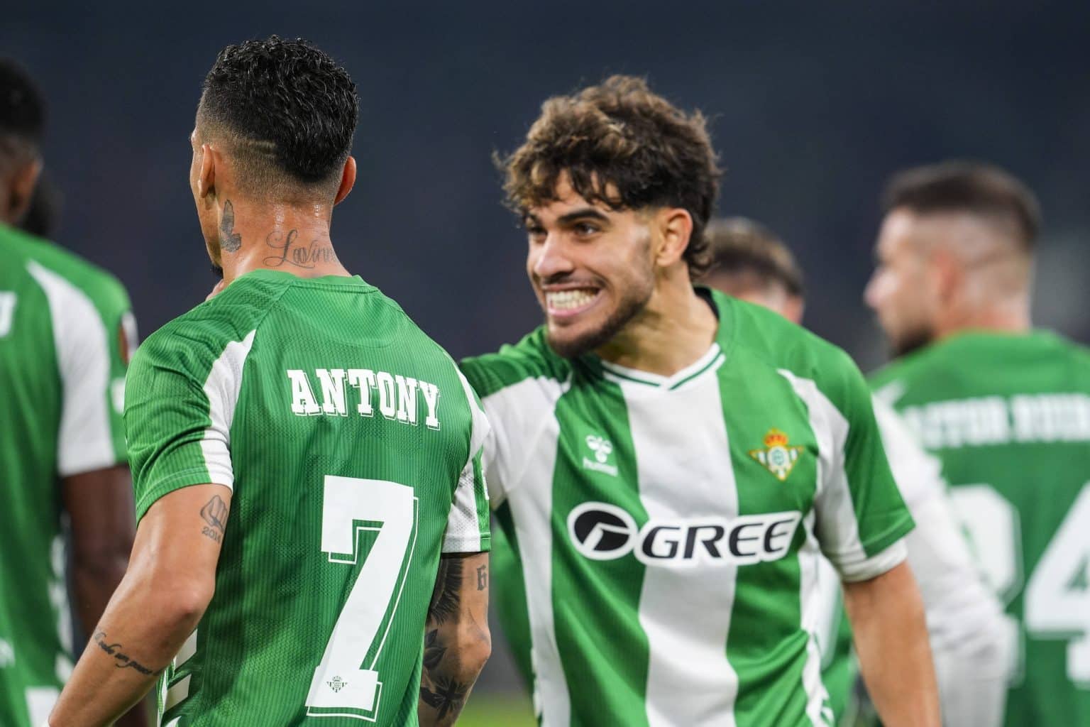 Com golaço, Antony reforça papel na mudança de patamar europeu do Betis