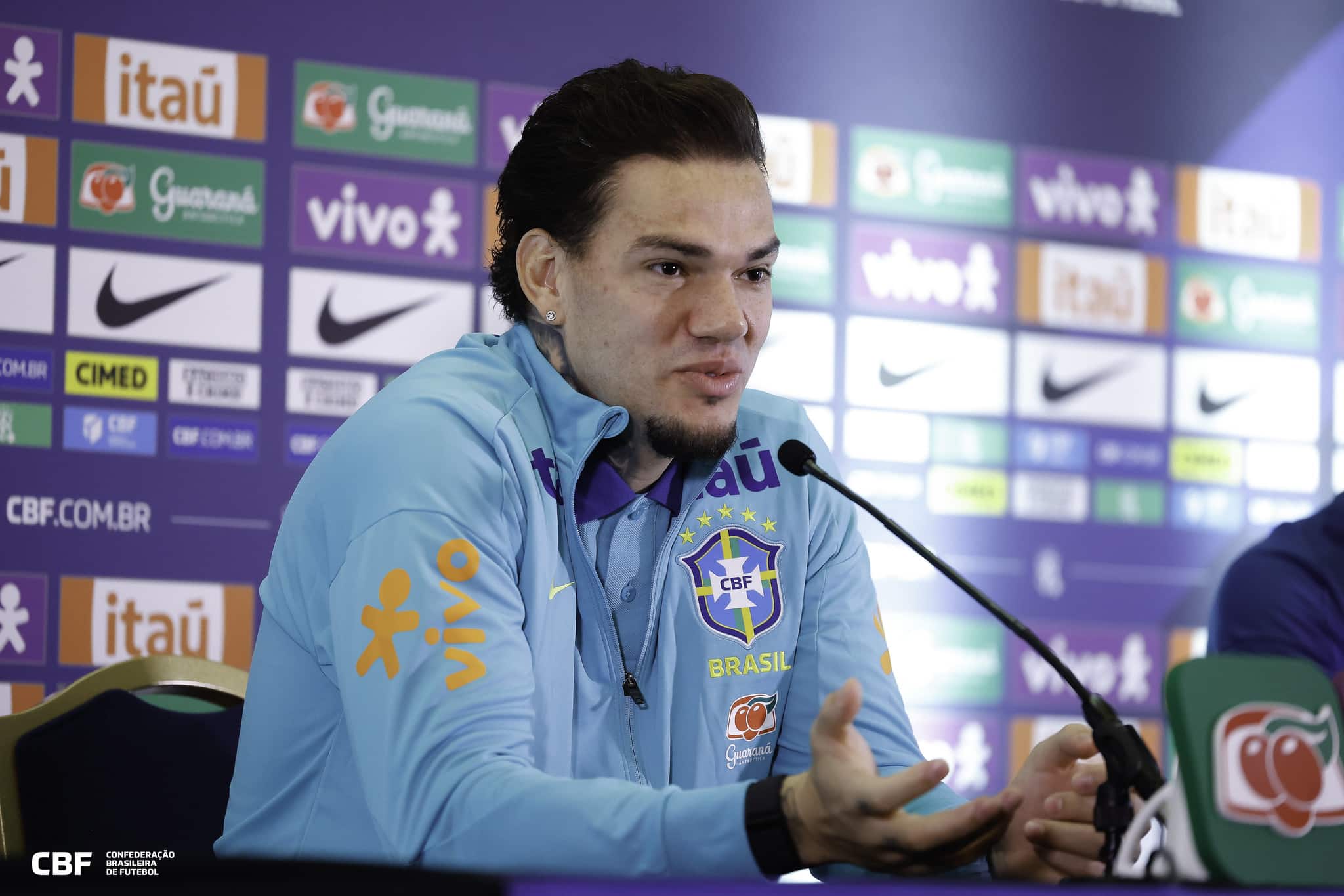 'Eu já tinha tentado sair': Como lenda da Seleção influenciou Ederson ...
