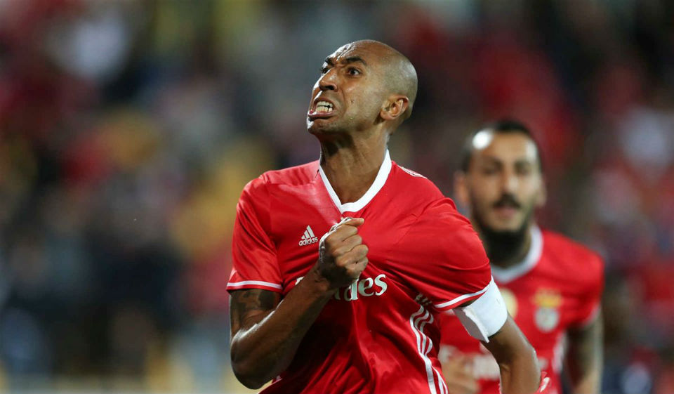 Em seu 500° jogo pelo Benfica, Luisão teve uma atuação gigantesca, de ...