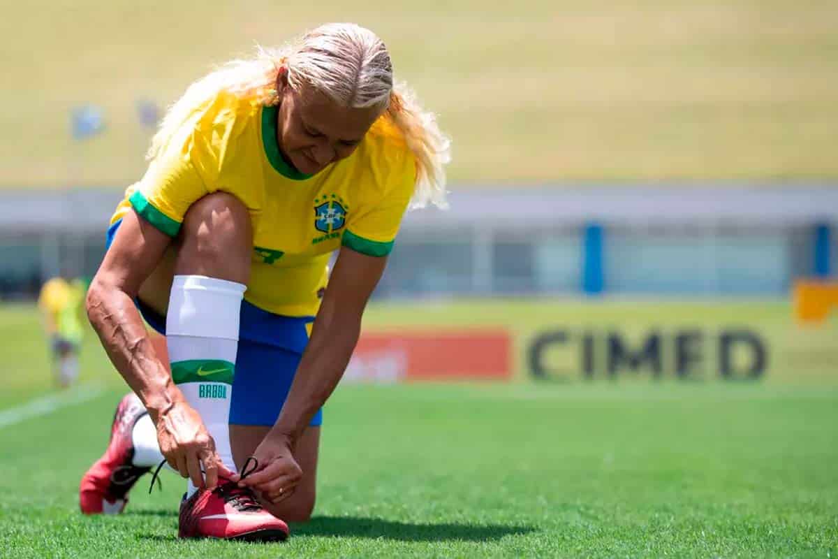 Fifa resgata 1º gol do Brasil, mas Elane lamenta 'falta de respeito ...