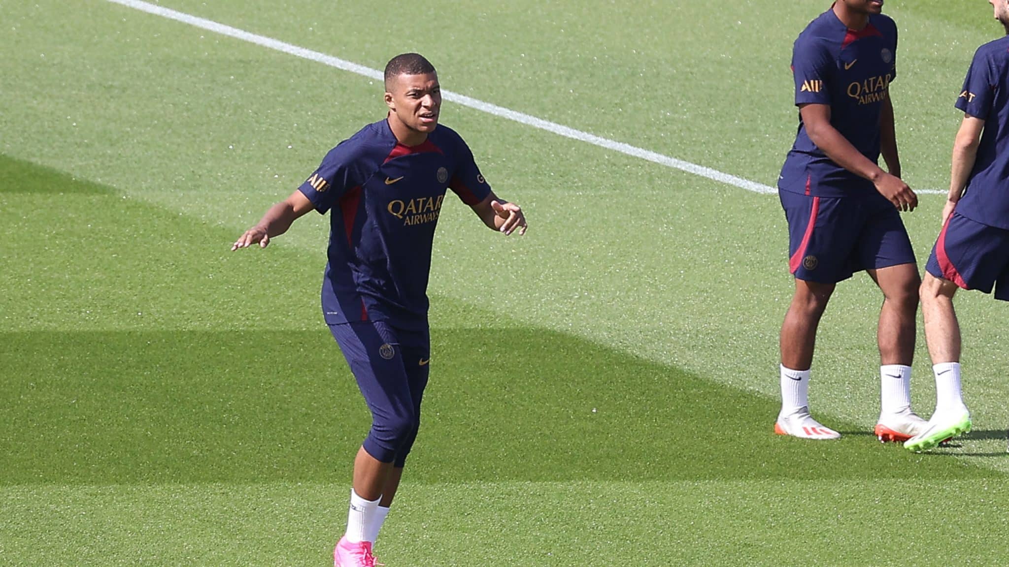 PSG x Mbappé: clube exclui jogador de treinamento para forçar sua saída
