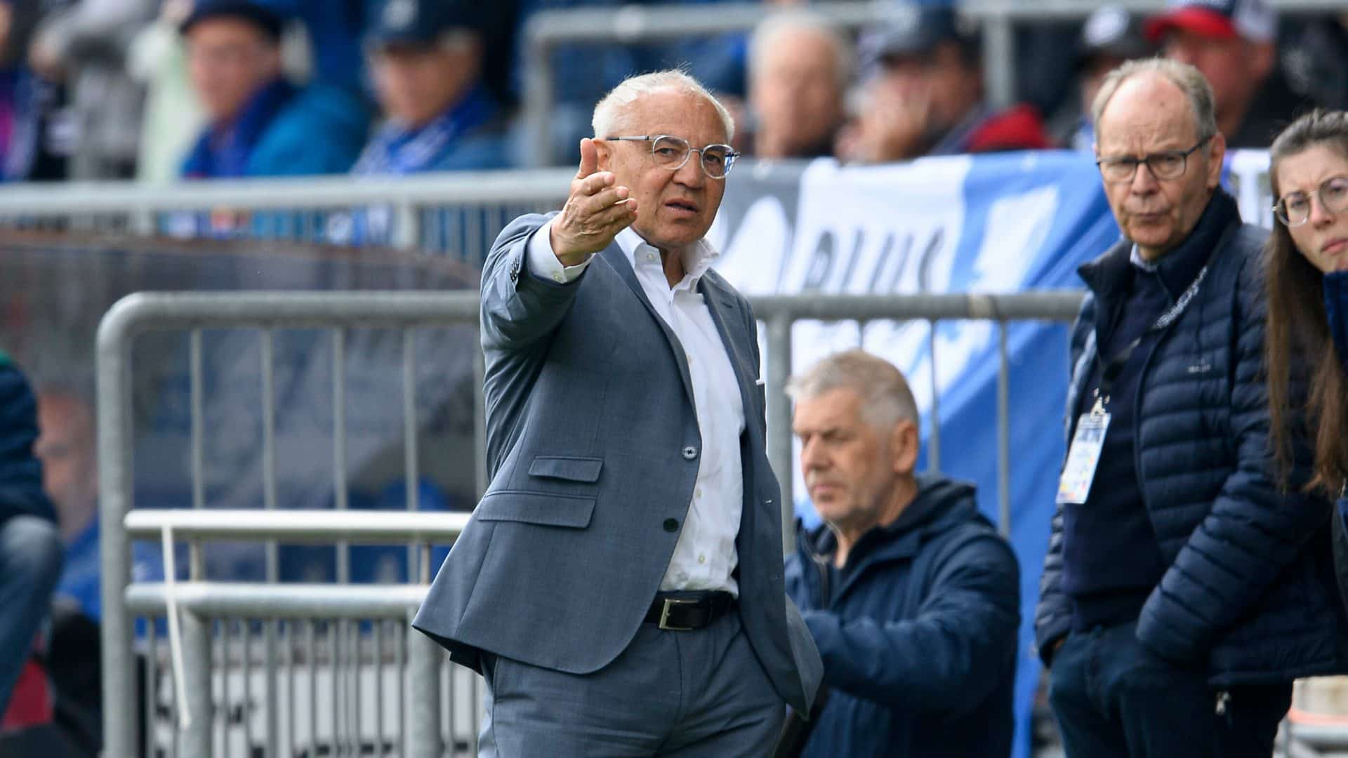 Virou passeio: Felix Magath acha que é o cara certo para consertar a ...