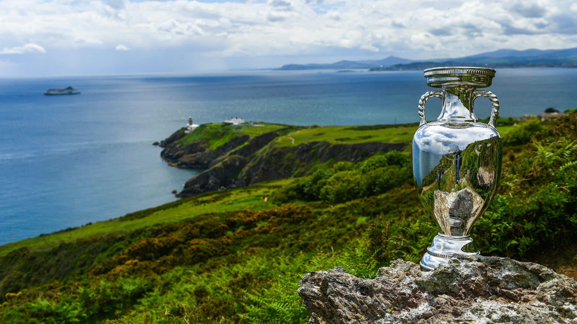 Agora é oficial: Uefa define Euro 2028 no Reino Unido e Irlanda e Euro ...