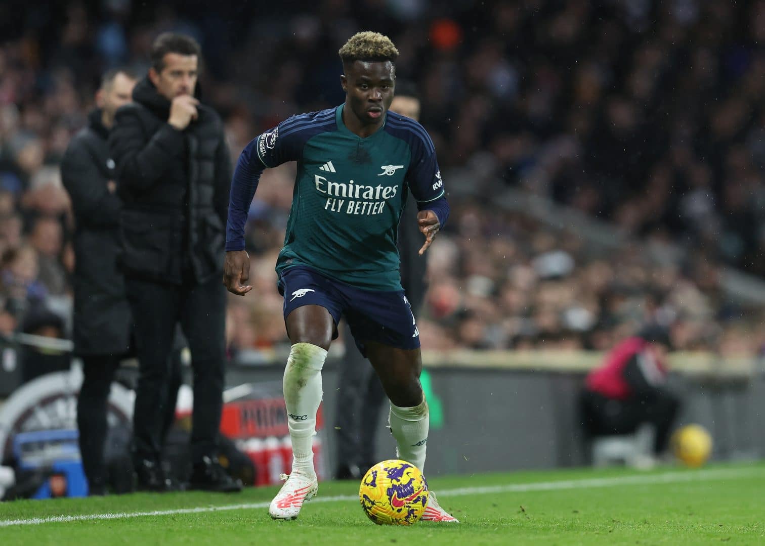 Quantidade de faltas sofridas por Bakayo Saka faz Arsenal apelar ao ...