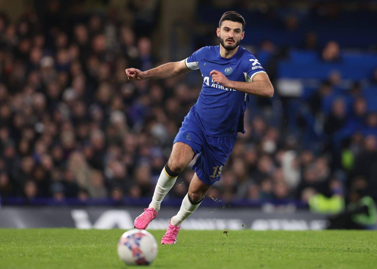 Chelsea se livrou de uma bucha, mas Broja pode ser útil ao Fulham