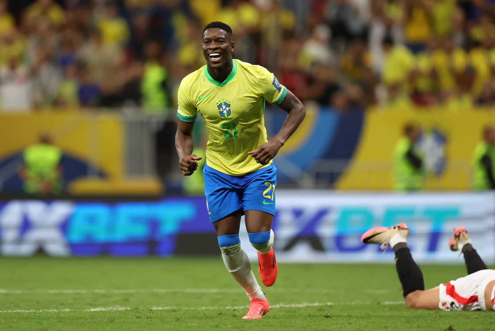 Em Busca De Protagonistas Seleção Brasileira Celebra Gerson E Luiz
